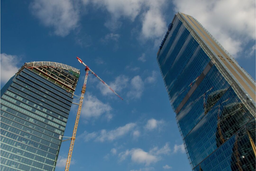 9 Differences Between Big 4 vs. Industry - The Cambridge Consultant