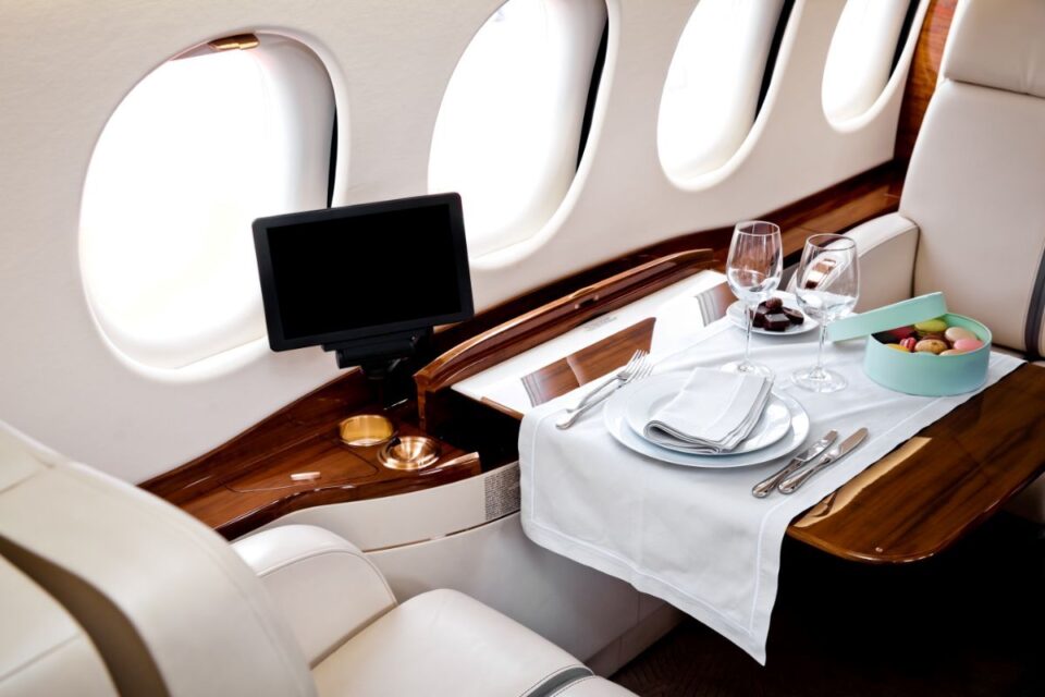 Do Consultants Fly Business Class? Revealed (Big 4 + MBB)
