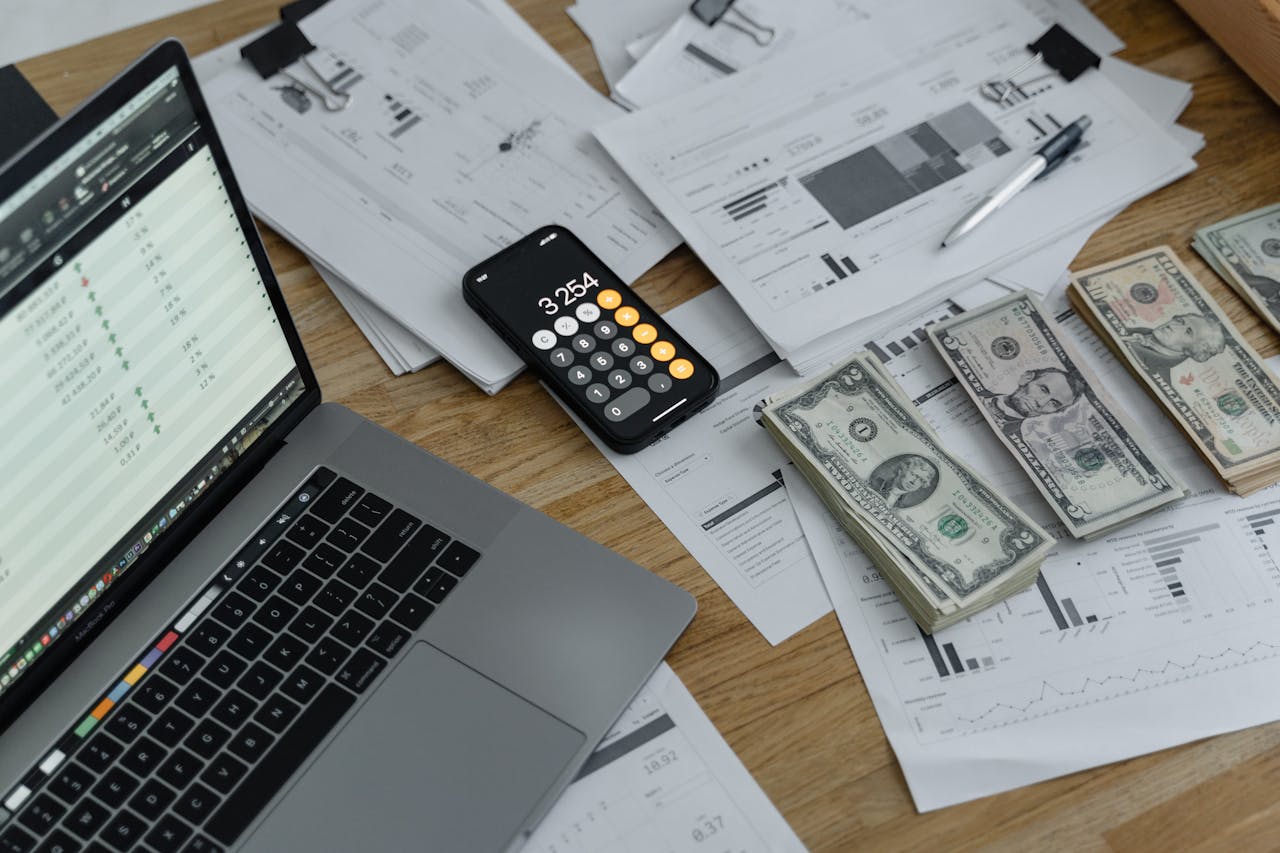 Do Consultants Get Bonuses (Big 4 + MBB Facts)